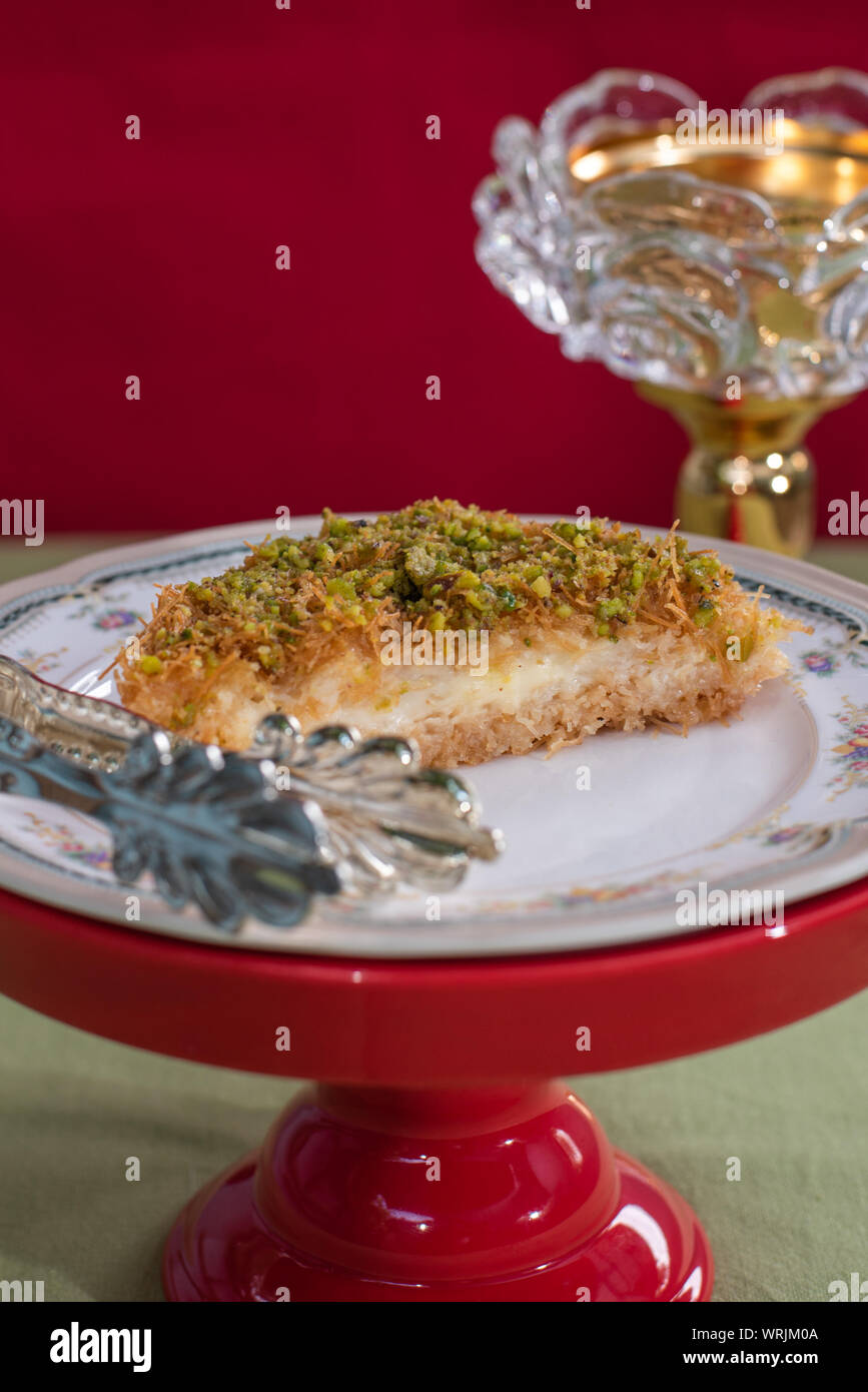 Turkish/Palestinian sweet dish Kunafa Stock Photo - Alamy