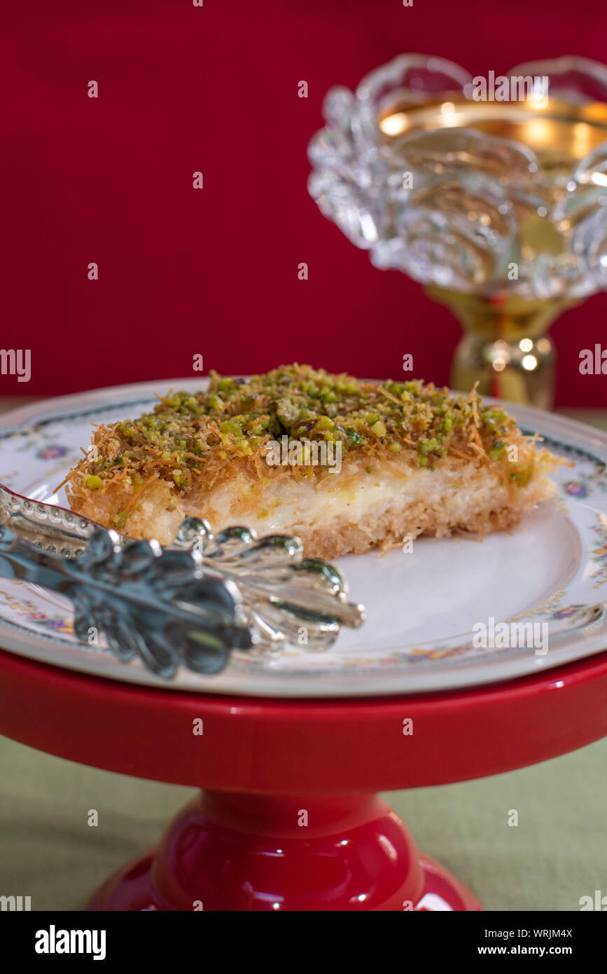 Turkish/Palestinian sweet dish Kunafa Stock Photo - Alamy
