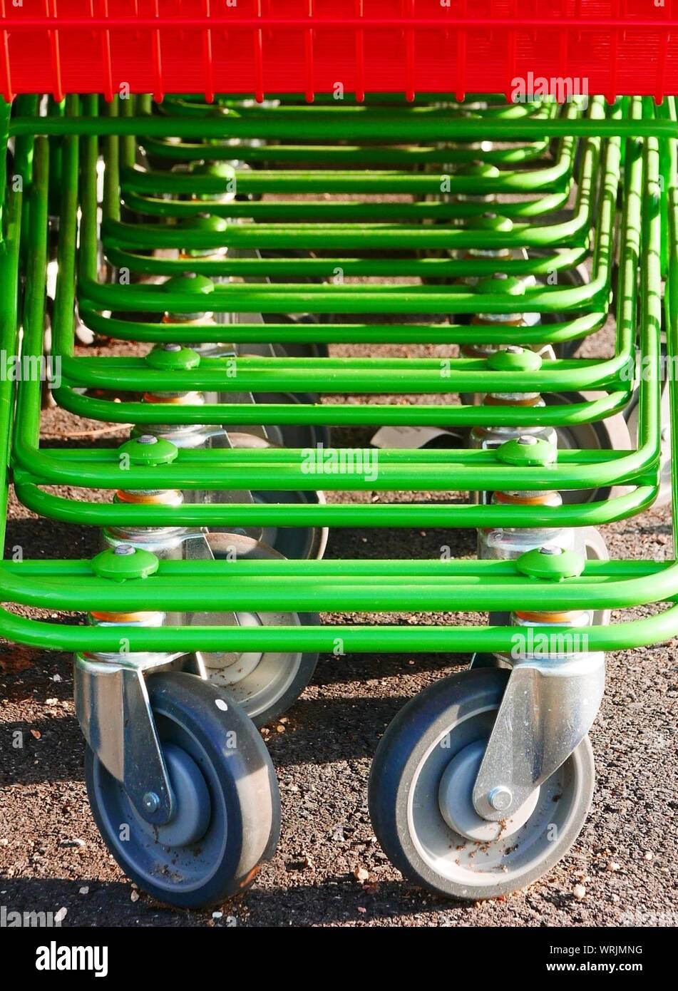 Supermarket carts outdoors hi-res stock photography and images - Alamy