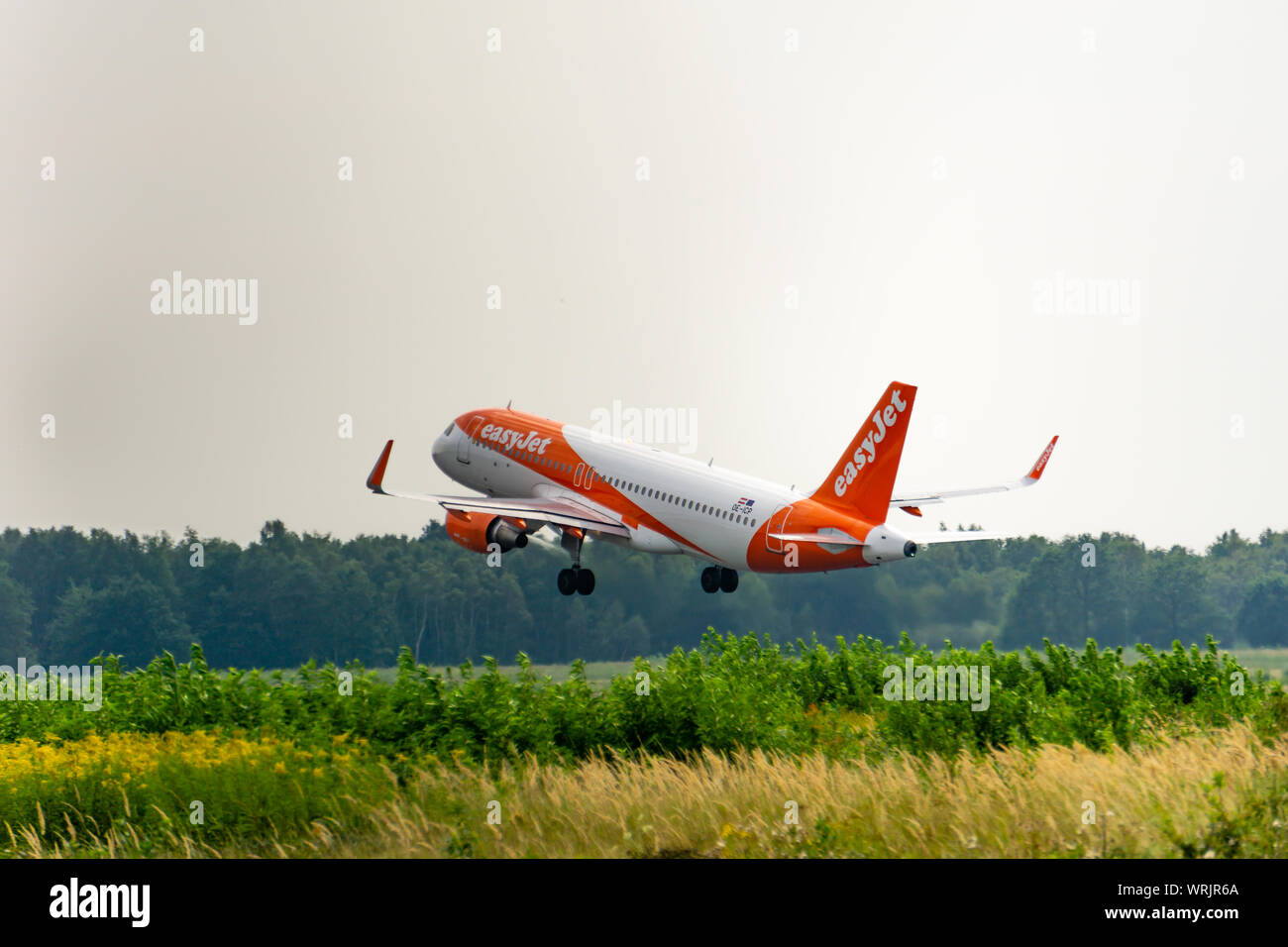 737 800 boeing hi-res stock photography and images - Alamy