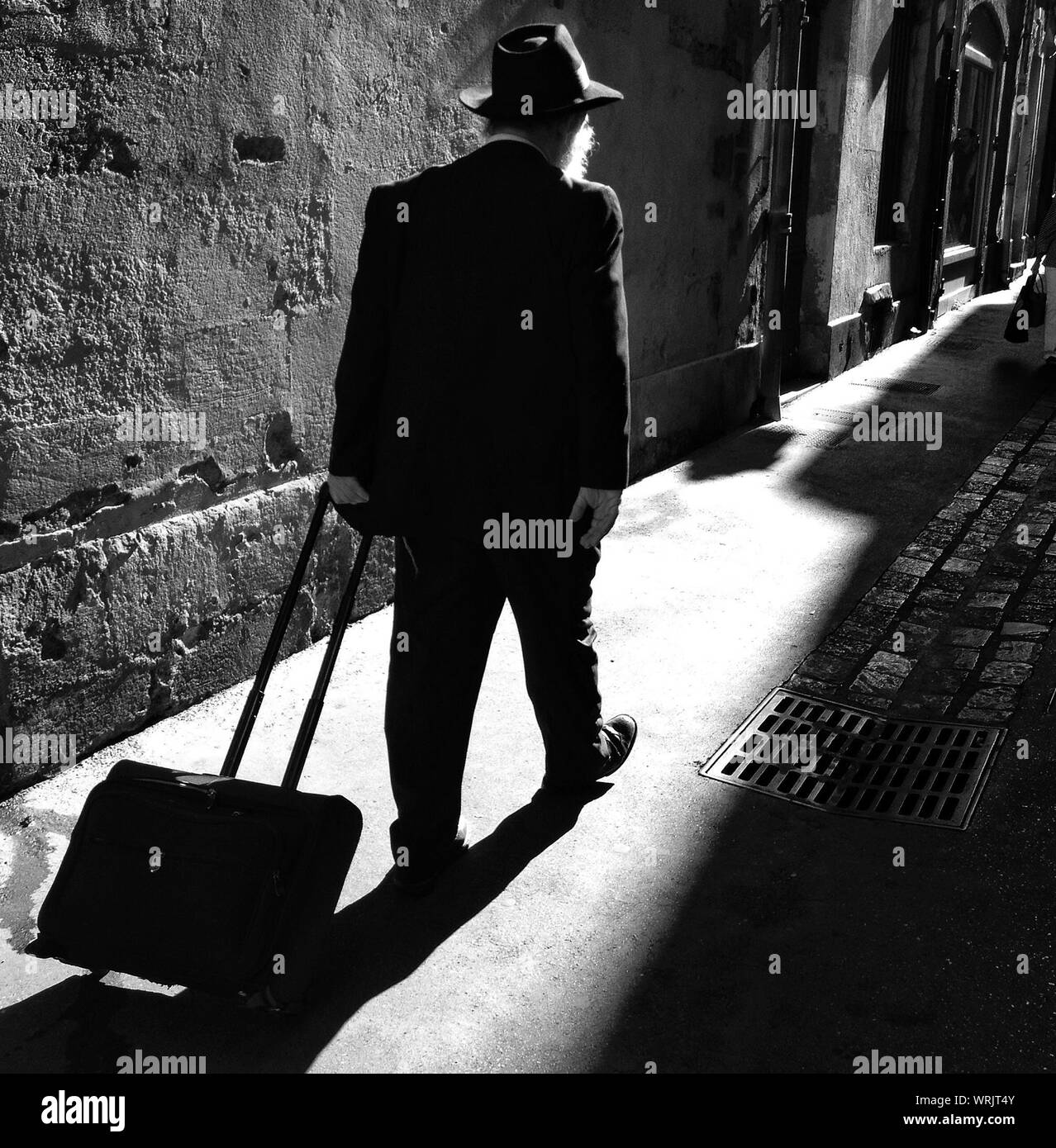 Pulling suitcase hi-res stock photography and images - Alamy
