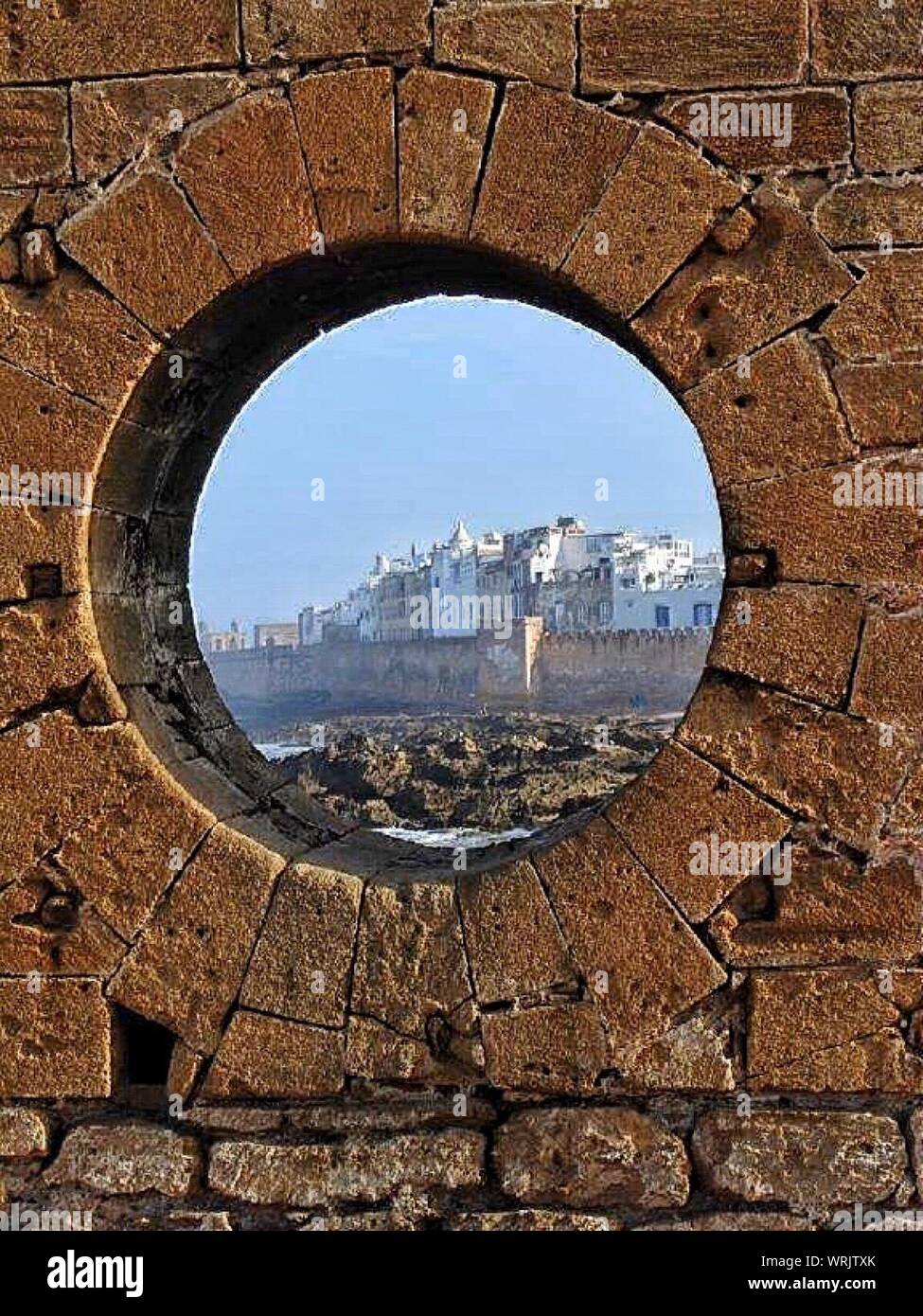 See through brick wall hi-res stock photography and images - Alamy