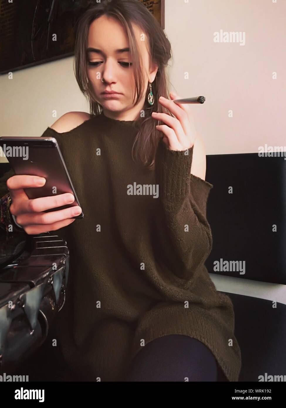 Smoking using phone hi-res stock photography and images - Alamy