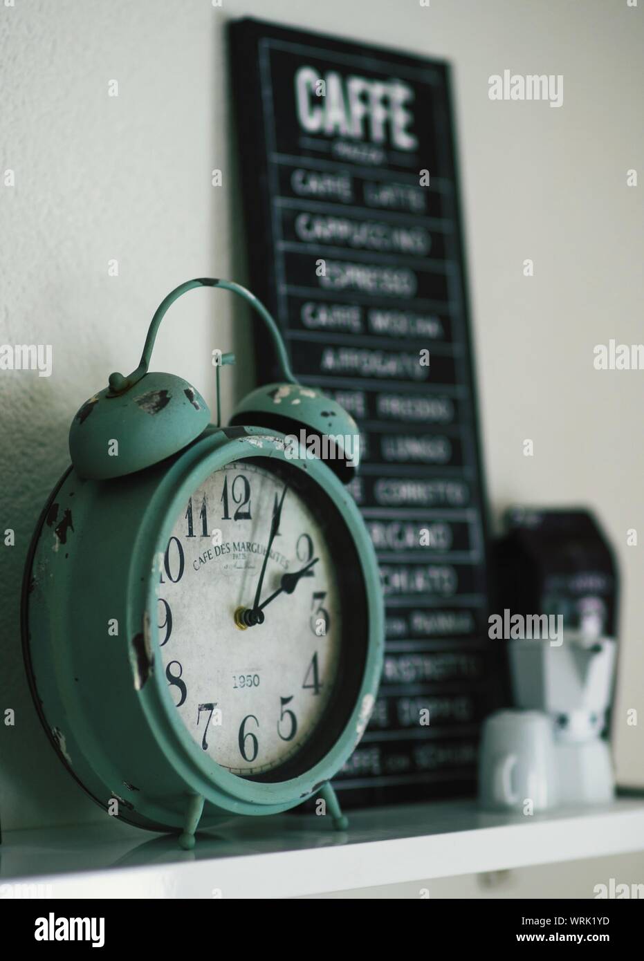 The clock cafe hi-res stock photography and images - Alamy