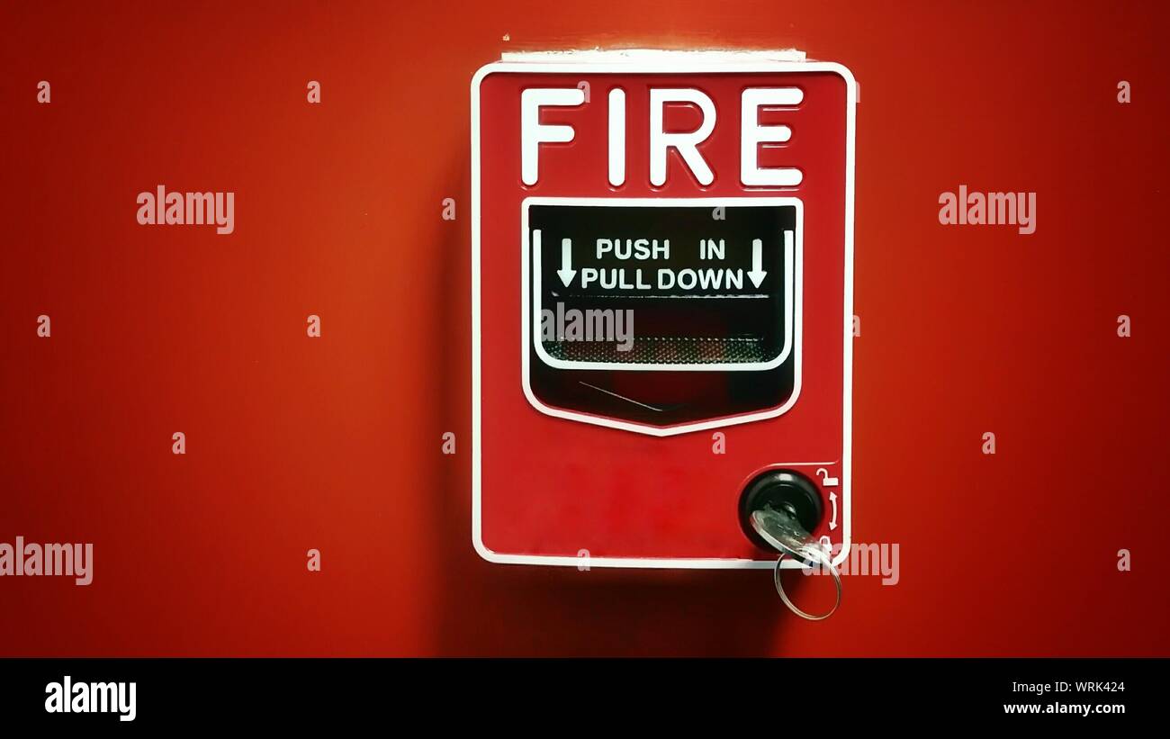 Red fire alarm box hi-res stock photography and images - Alamy