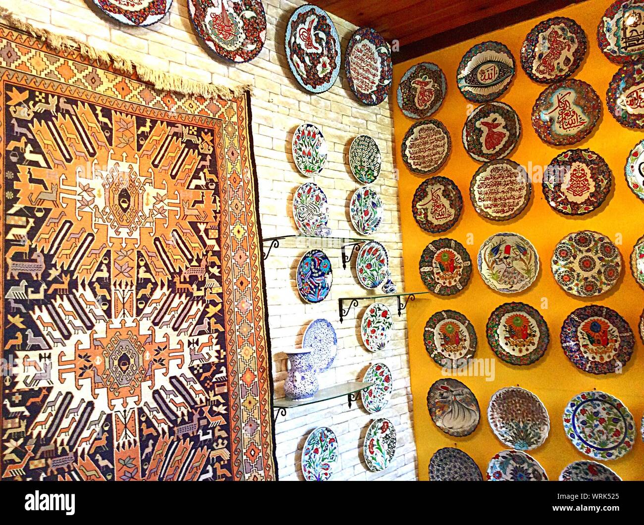 Arabic plates hi-res stock photography and images - Alamy