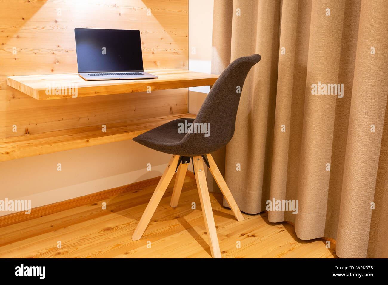 Empty desk chair laptop hi-res stock photography and images - Alamy