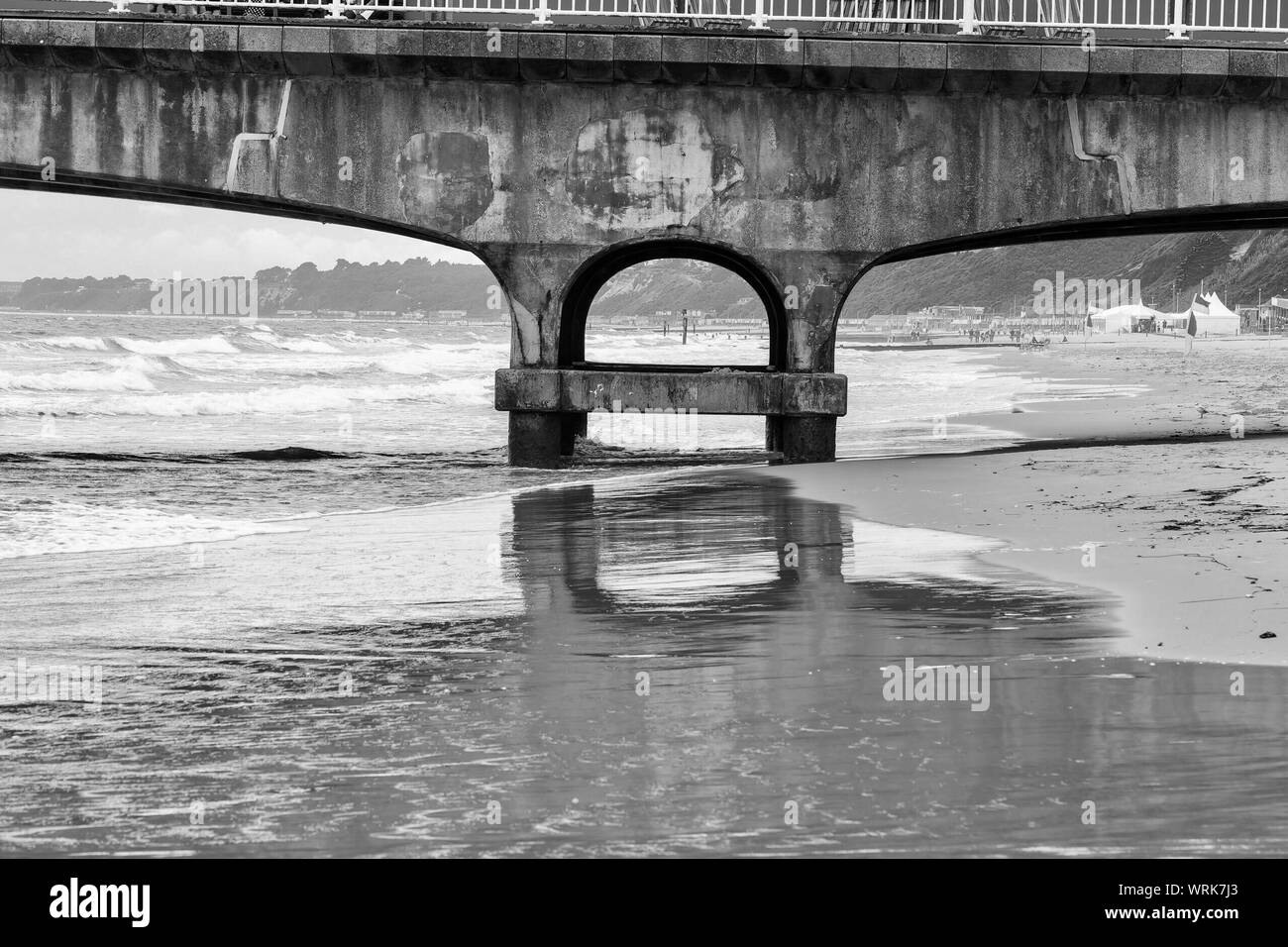 Bridge and beach hi-res stock photography and images - Alamy