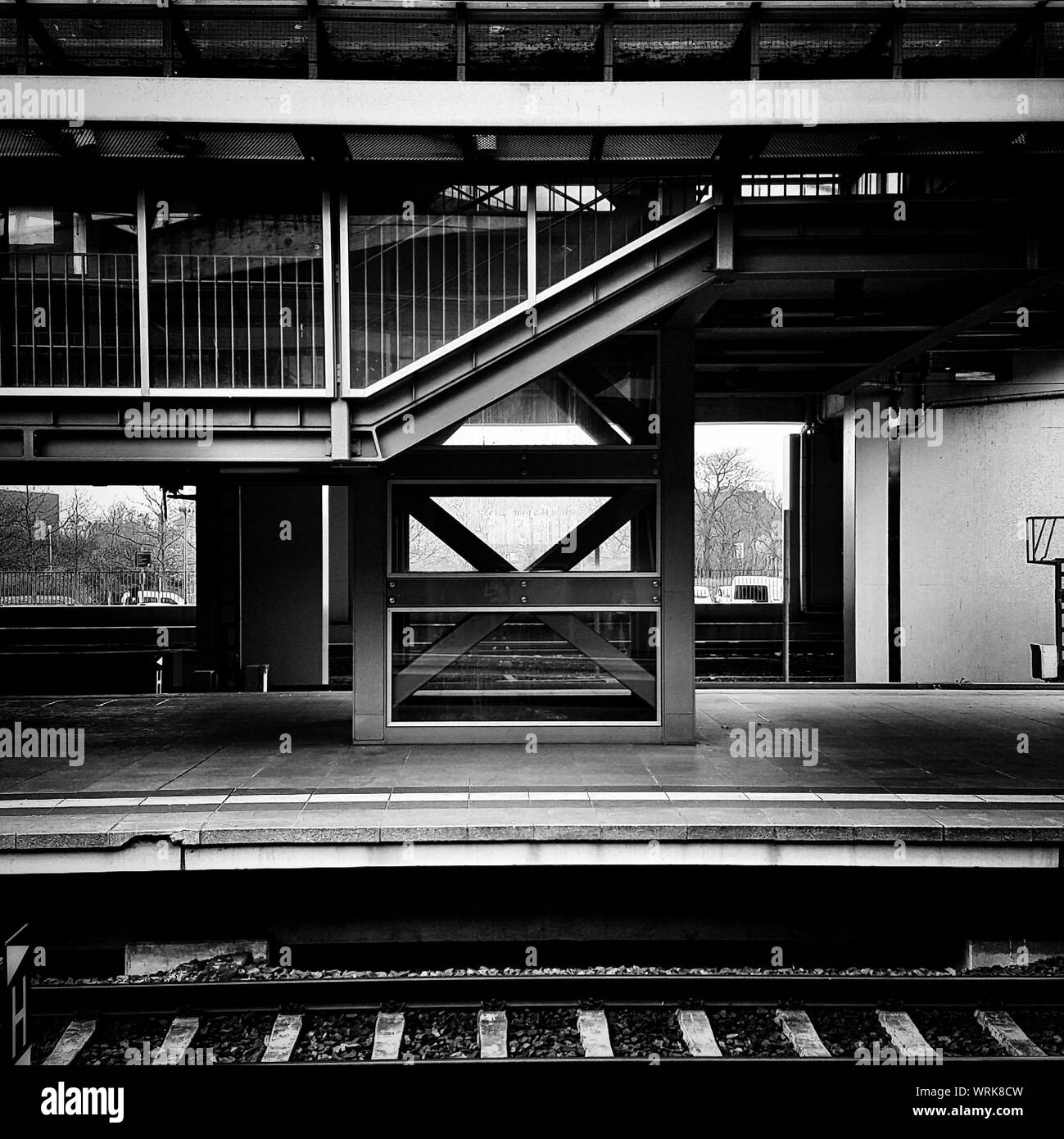 Empty rail platform hi-res stock photography and images - Alamy