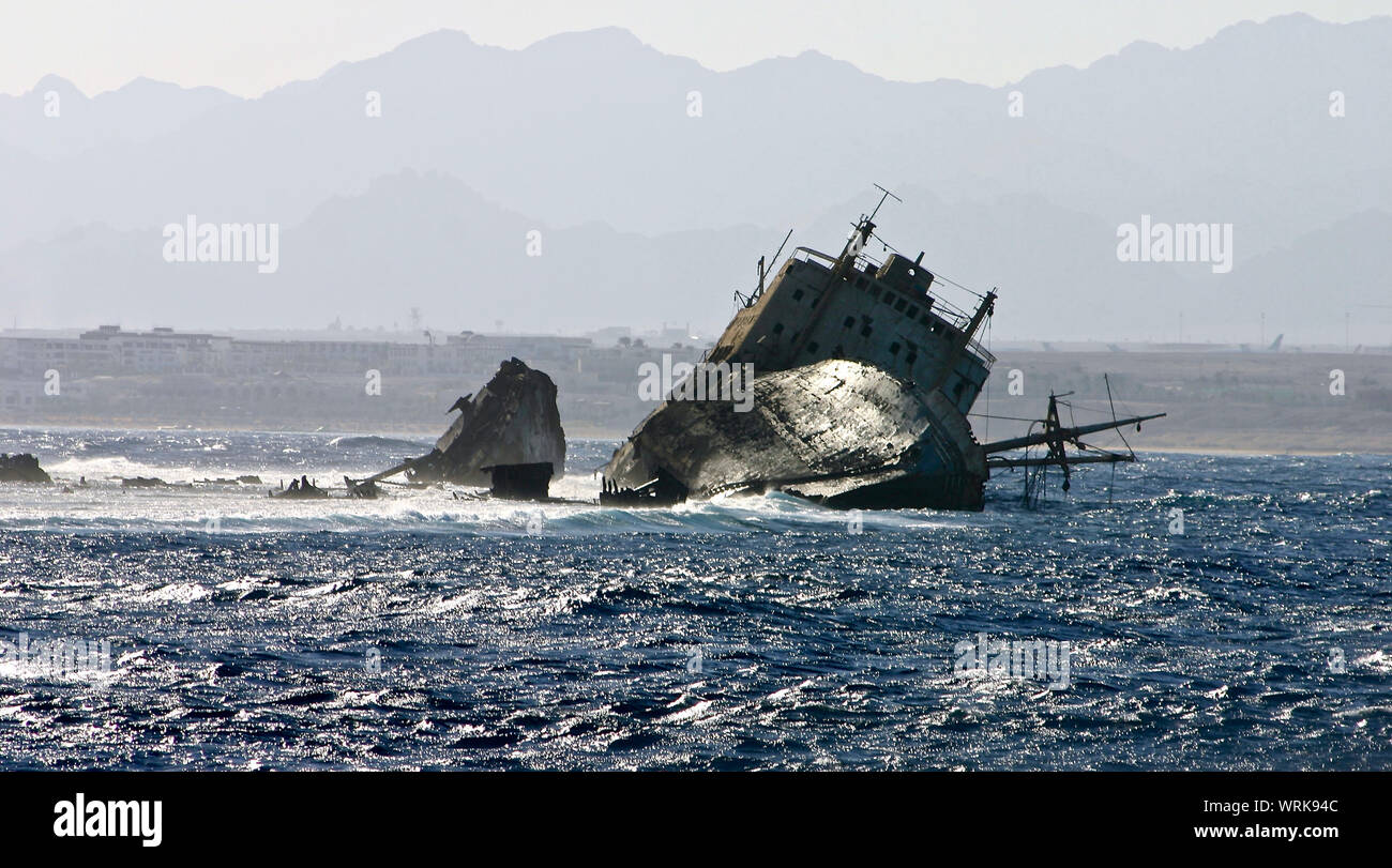 Sinking into sea hi-res stock photography and images - Alamy