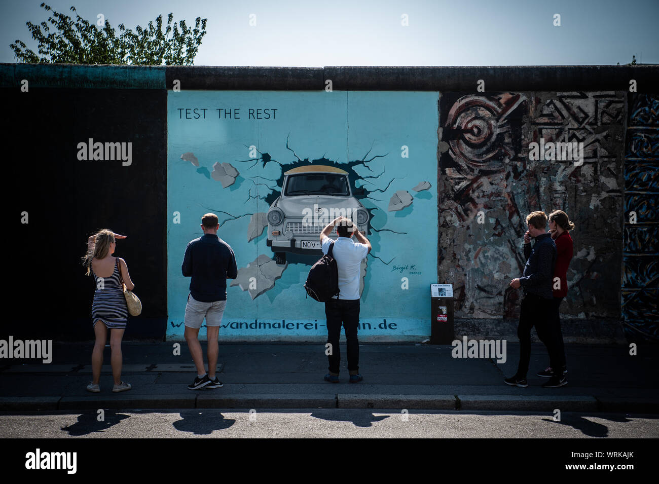 22 August 2019, Berlin: Visitors and tourists stand in front of the ...