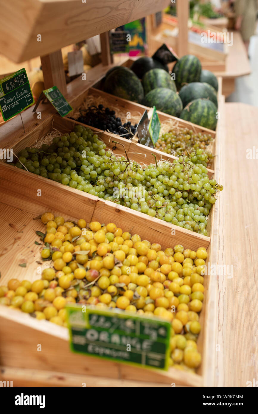Fruit shop france hi-res stock photography and images - Alamy