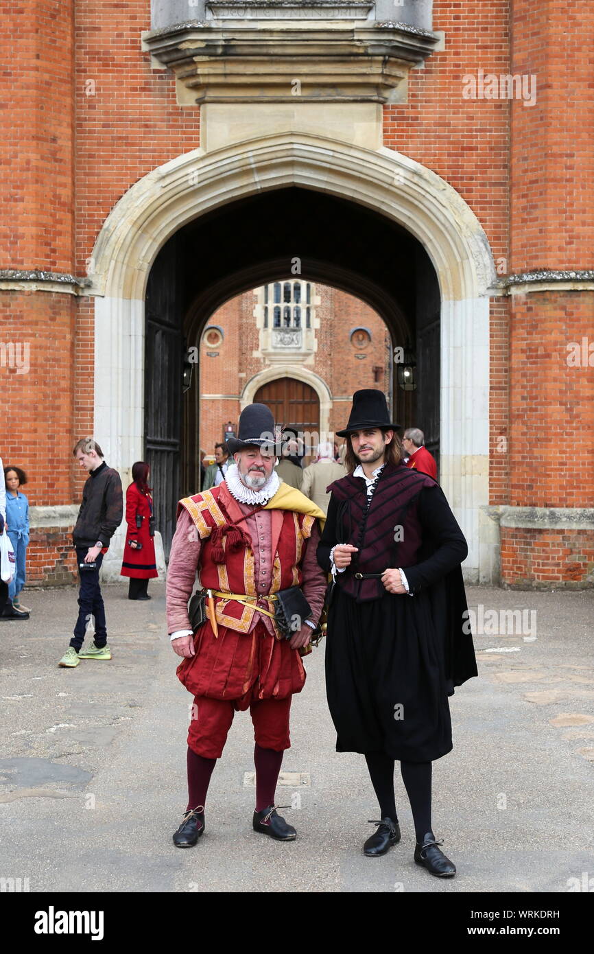 Elizabethan gentlemen, West Gate, Hampton Court Palace, East Molesey ...