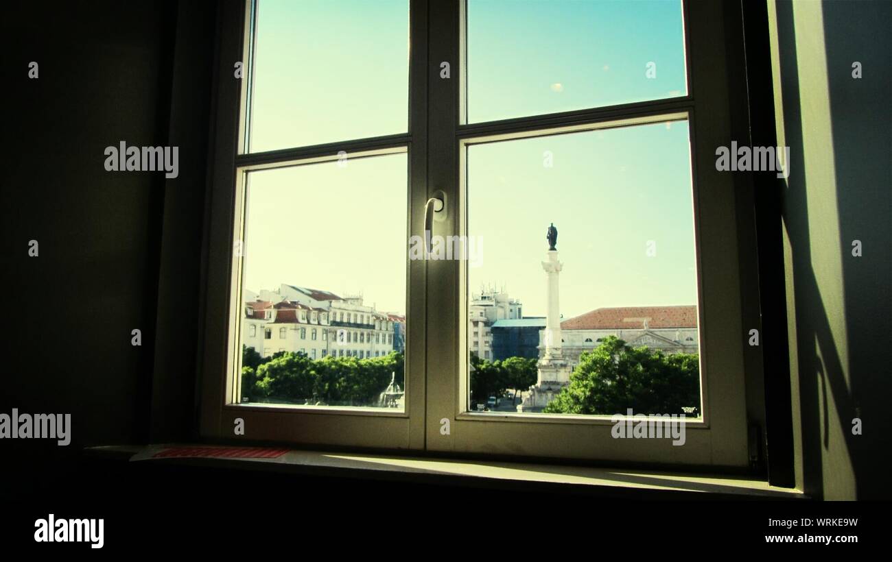 Column window hi-res stock photography and images - Alamy