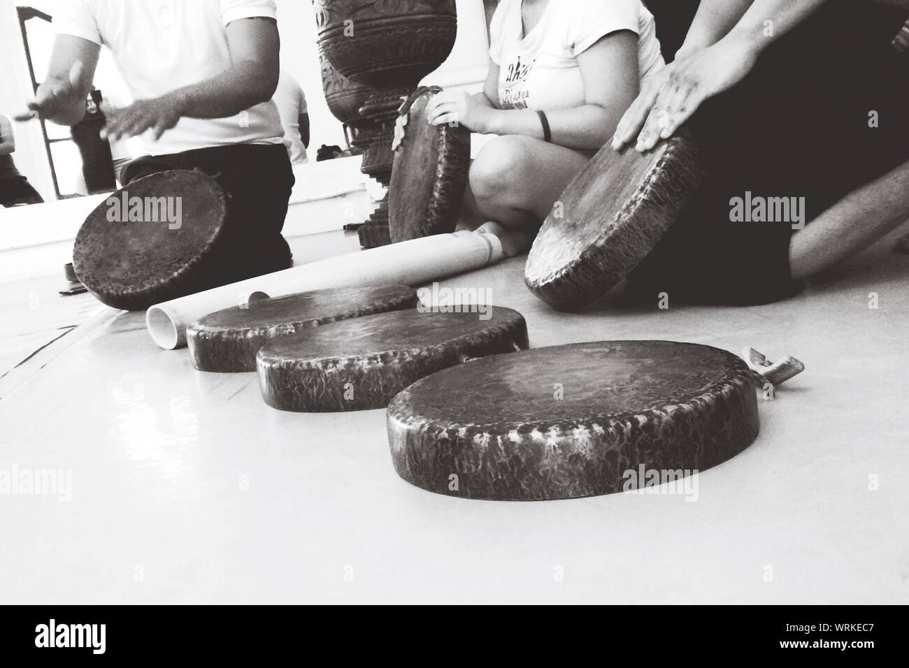 Men playing drums hi-res stock photography and images - Alamy