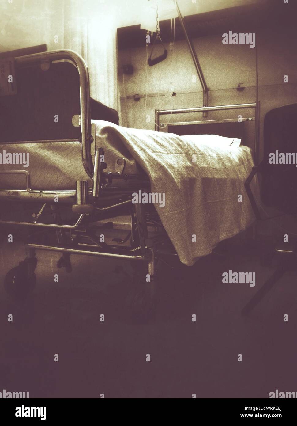 The empty hospital bed in the room hi-res stock photography and images ...