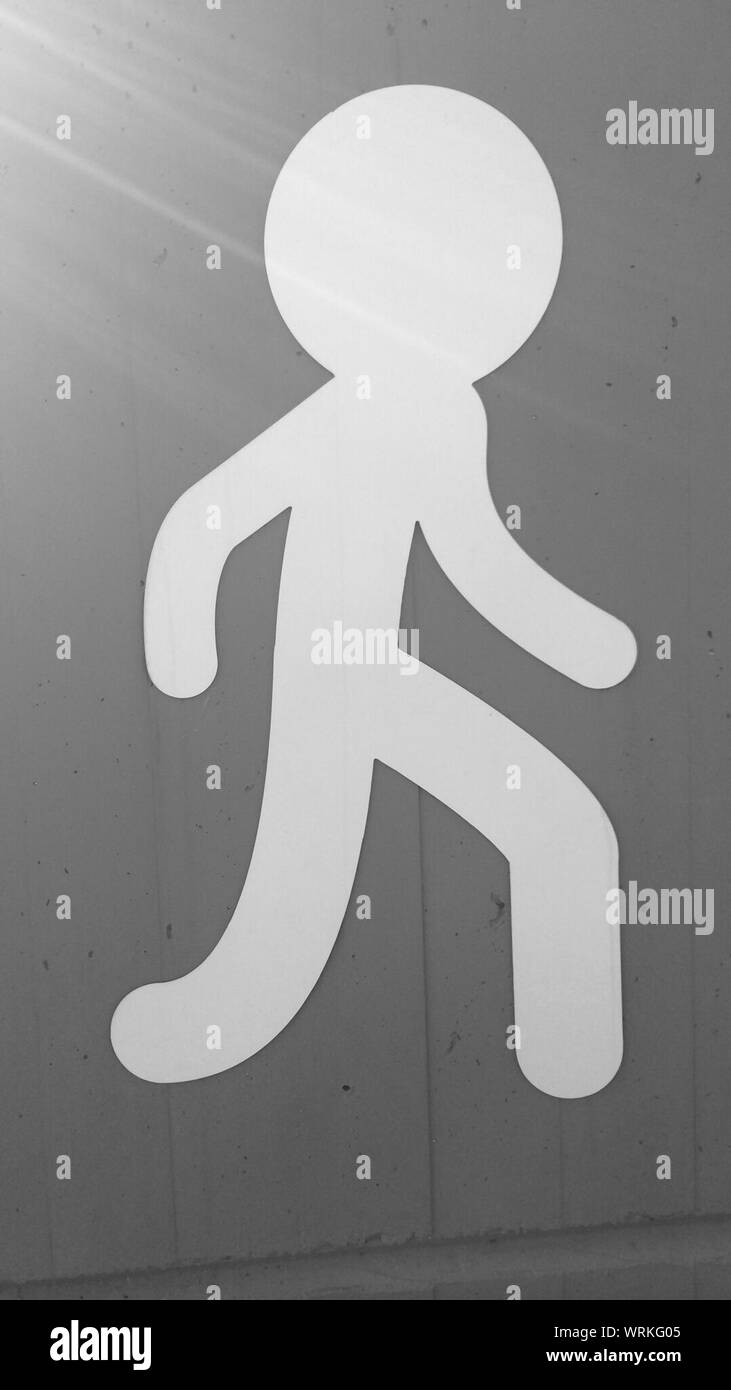 Pedestrian walking sign hi-res stock photography and images - Alamy