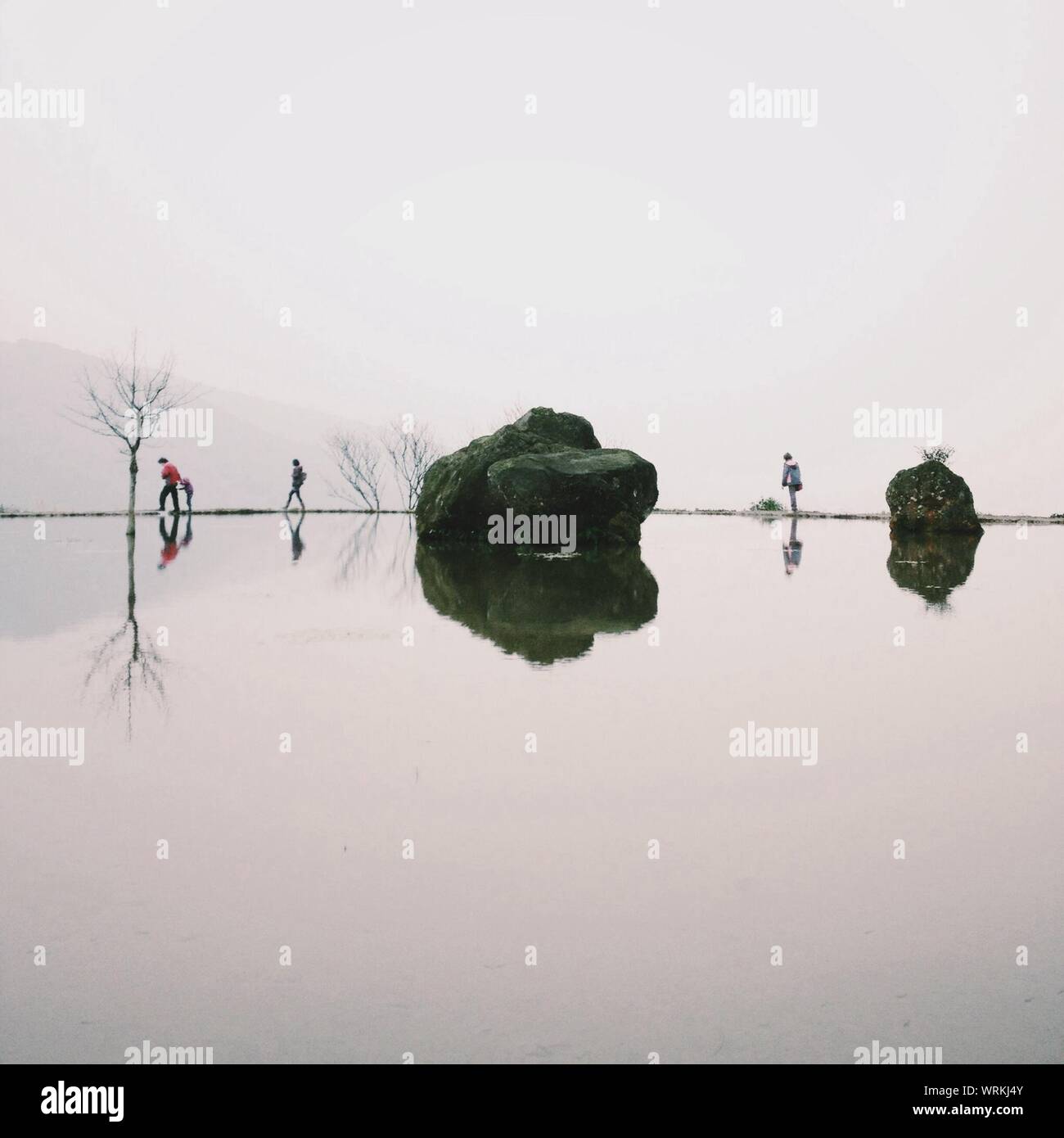 Reflections in smooth water hi-res stock photography and images - Alamy