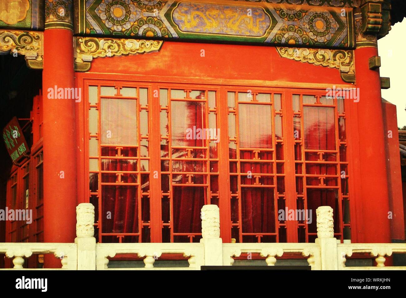 Chinese temple window hi-res stock photography and images - Alamy