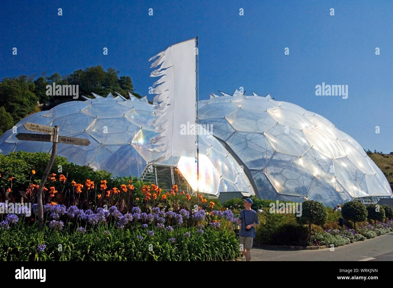 Geodesic domes eden project cornwall hi-res stock photography and ...