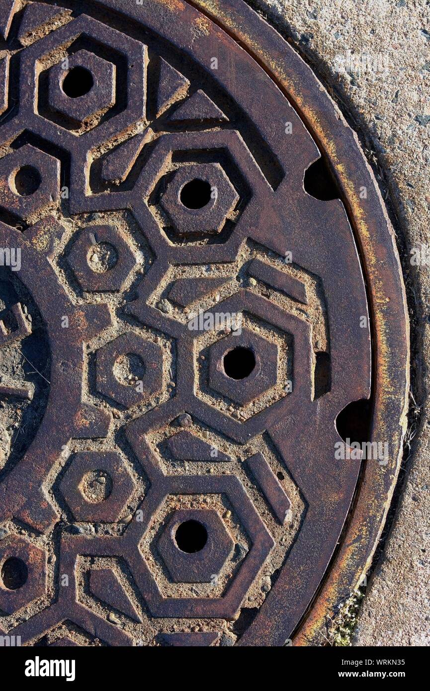 Manhole design hi-res stock photography and images - Alamy