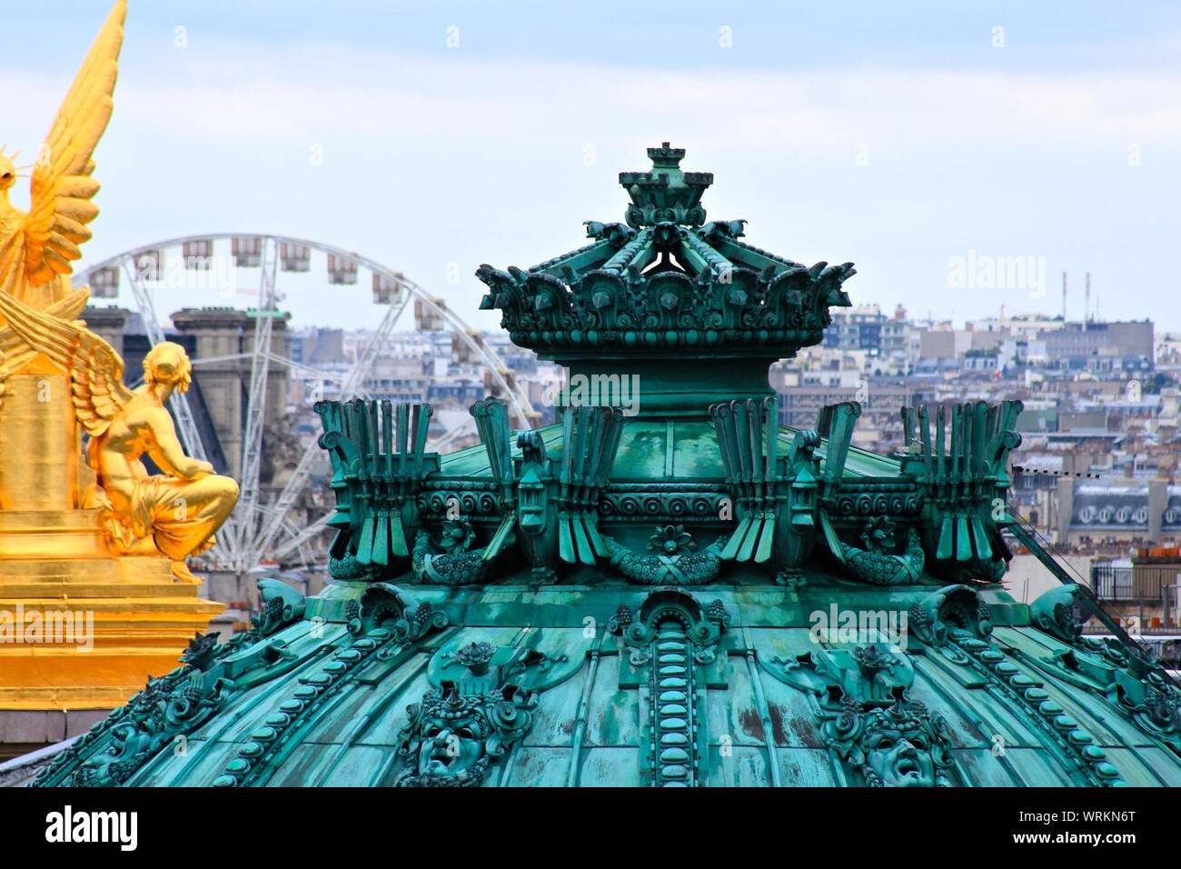 Statue palais hi-res stock photography and images - Alamy