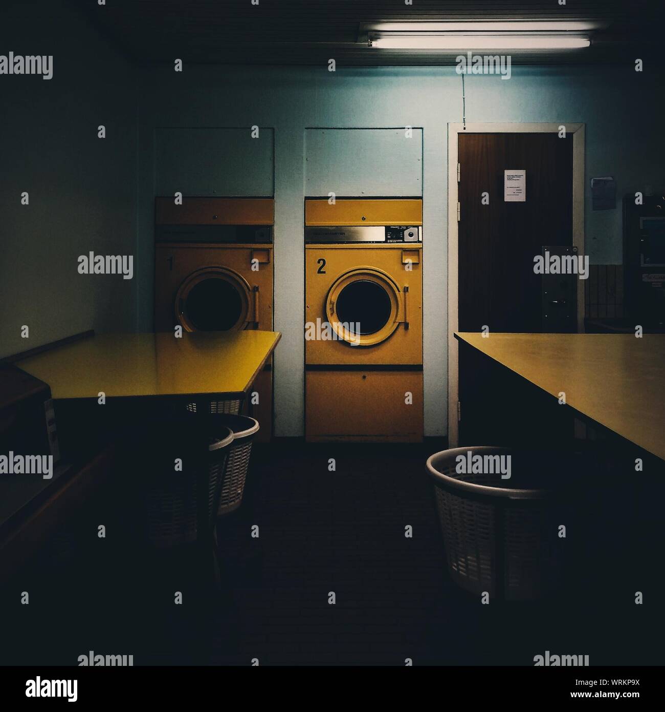 Self laundry hi-res stock photography and images - Alamy