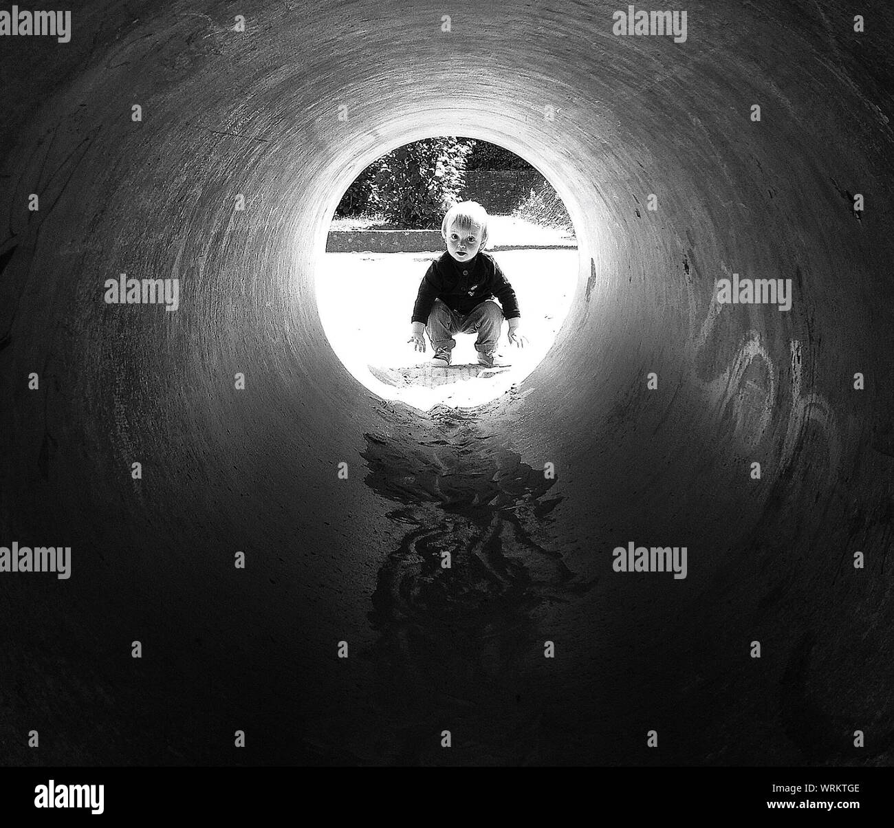 Looking through pipe hi-res stock photography and images - Alamy