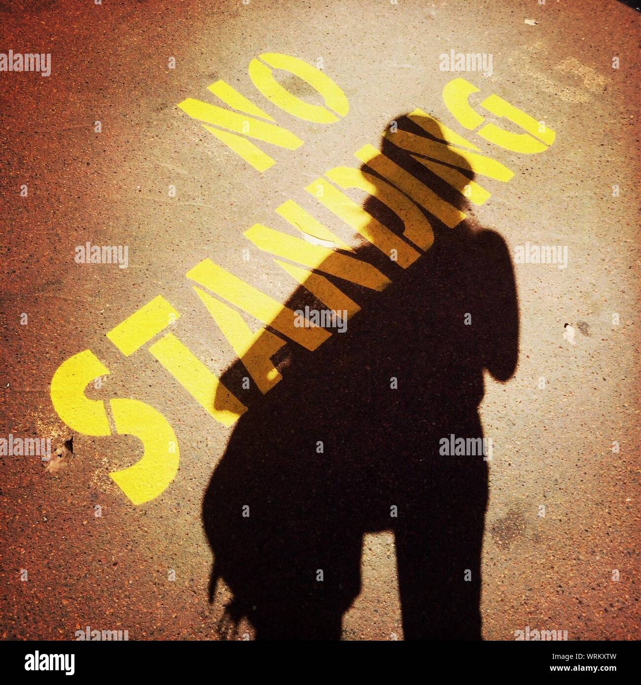 No_standing_sign hi-res stock photography and images - Alamy