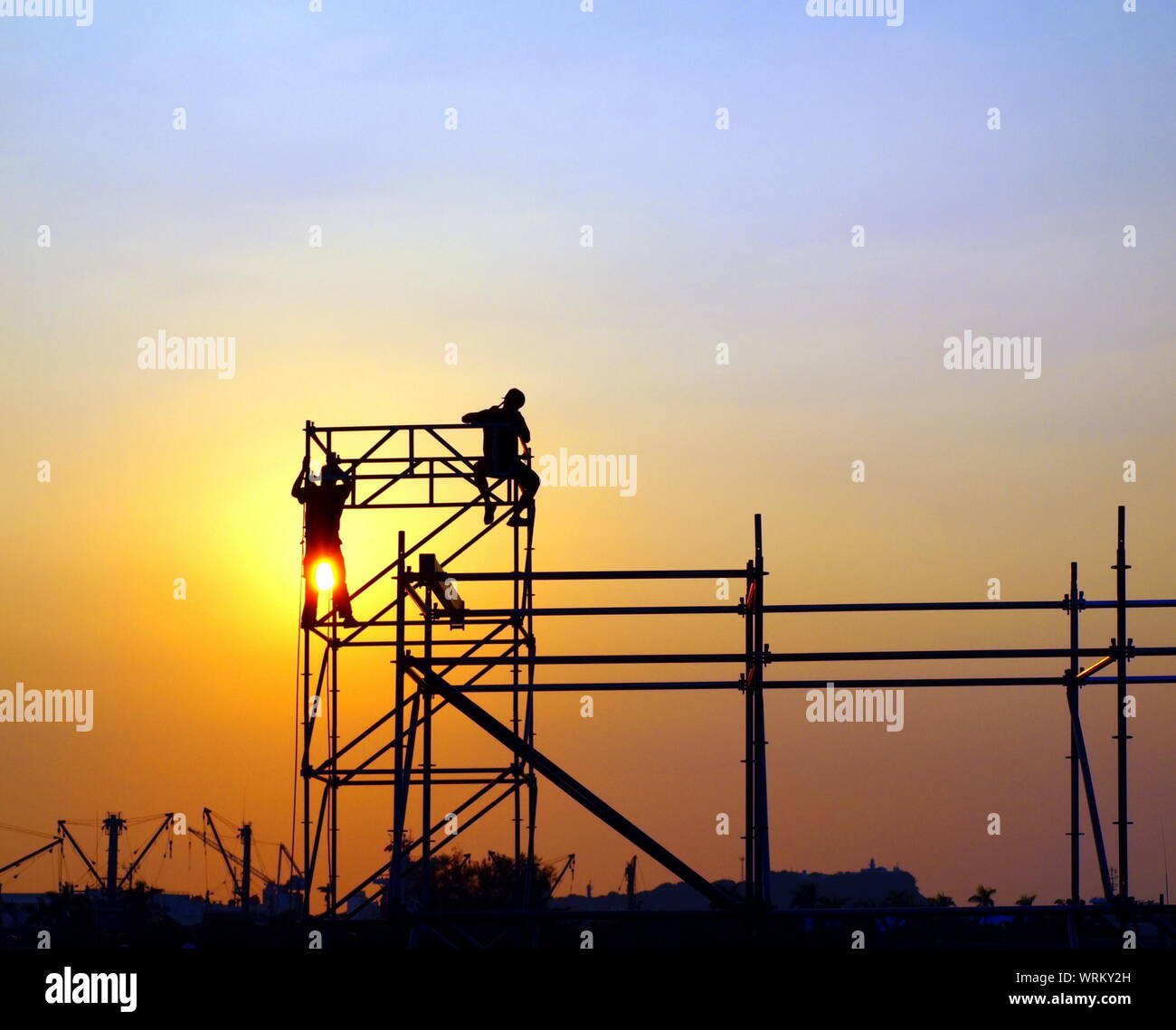 Scaffolding at sunset hi-res stock photography and images - Alamy