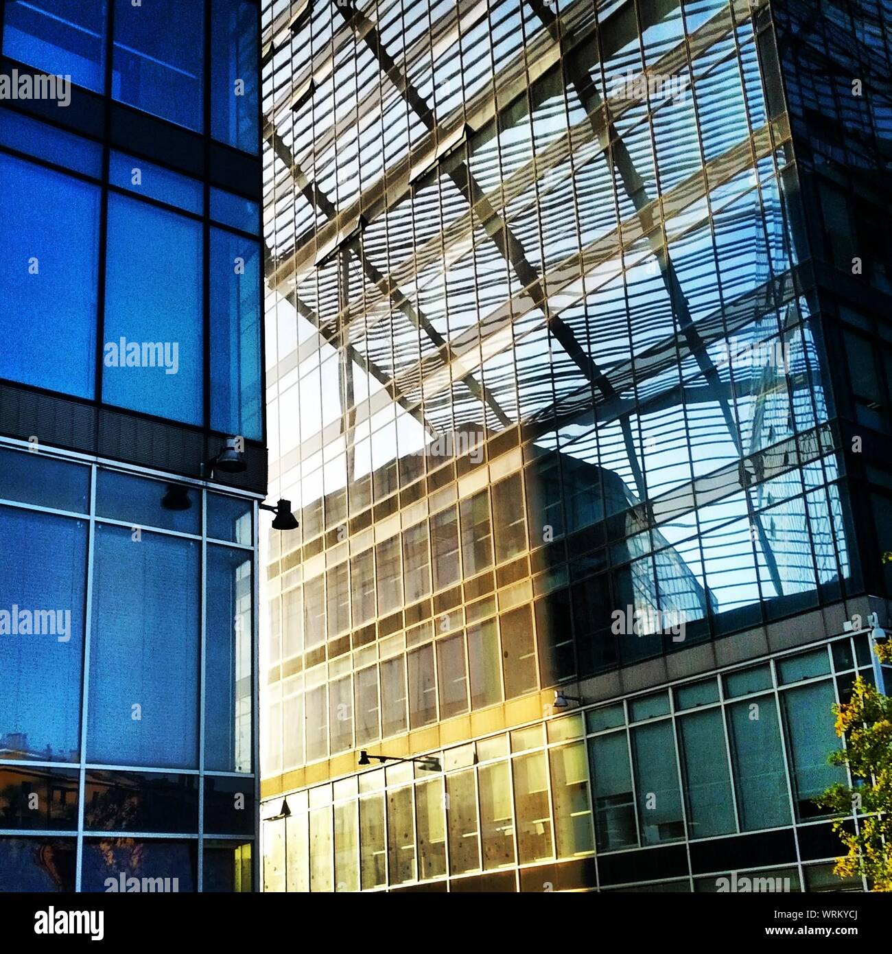 Modern office exterior building hi-res stock photography and images - Alamy