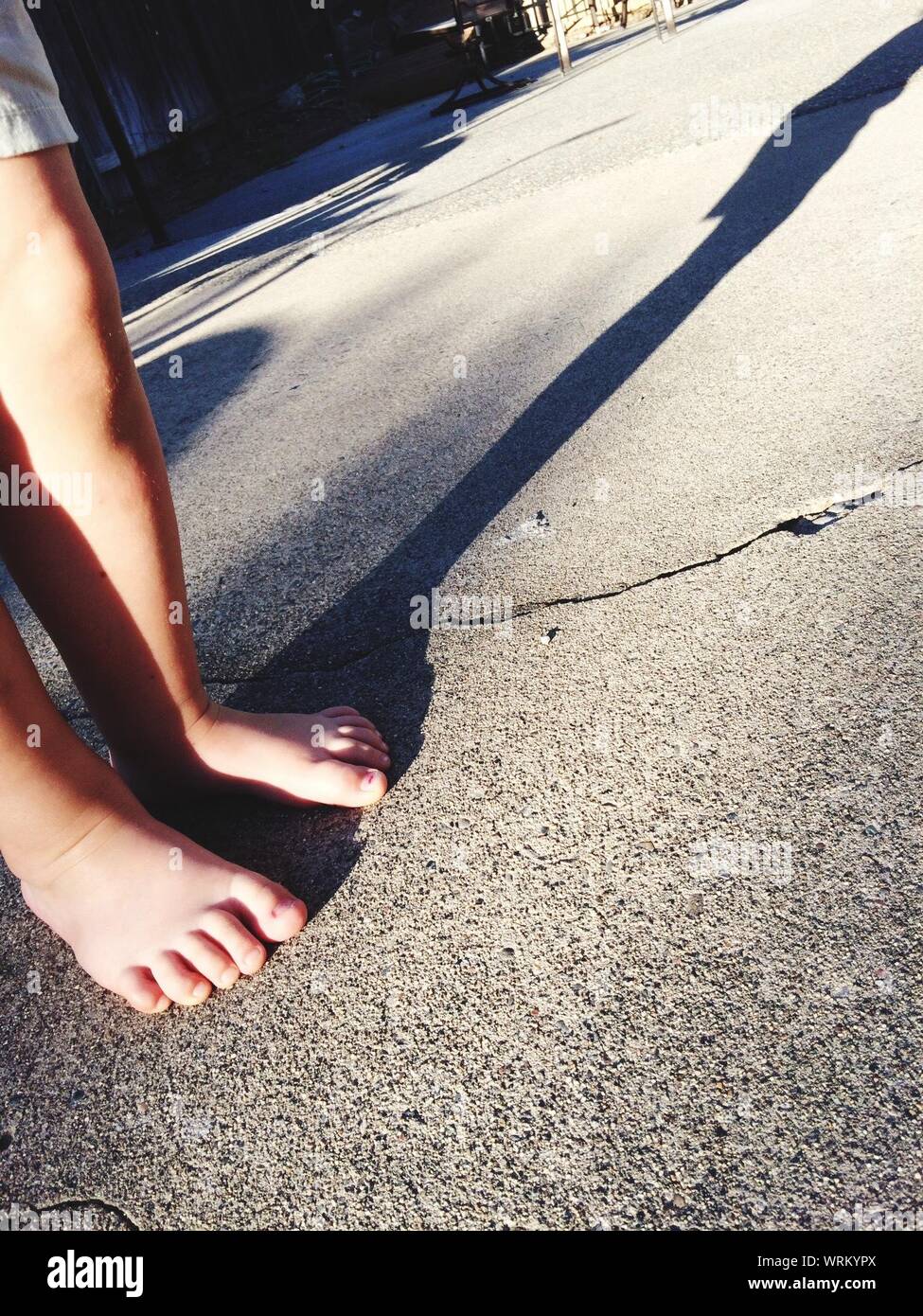 Barefoot boy hi-res stock photography and images - Alamy