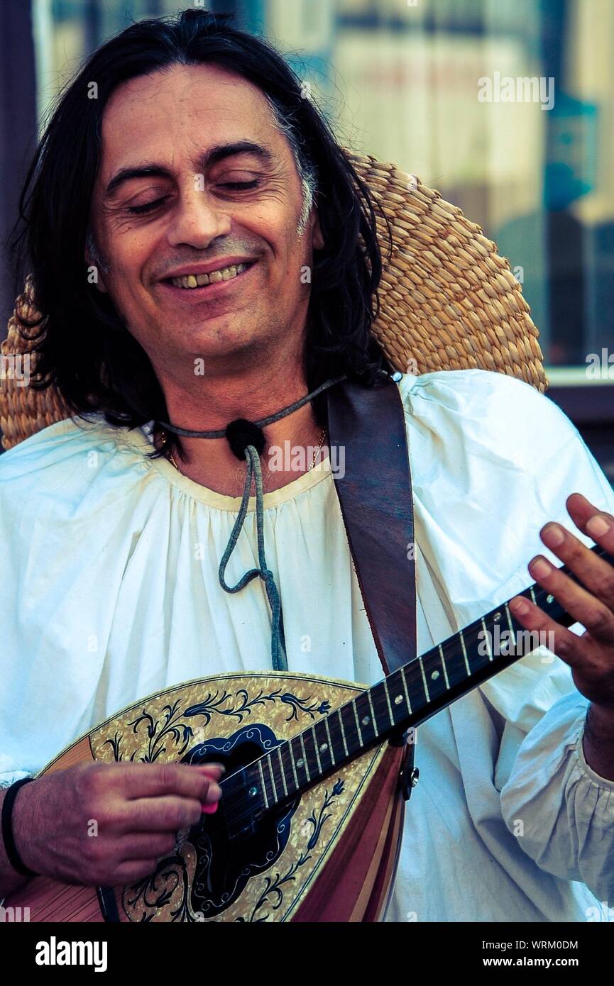 Mature Performer High Resolution Stock Photography and Images - Alamy