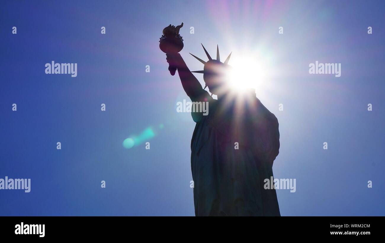 Statue of liberty sun hi-res stock photography and images - Alamy