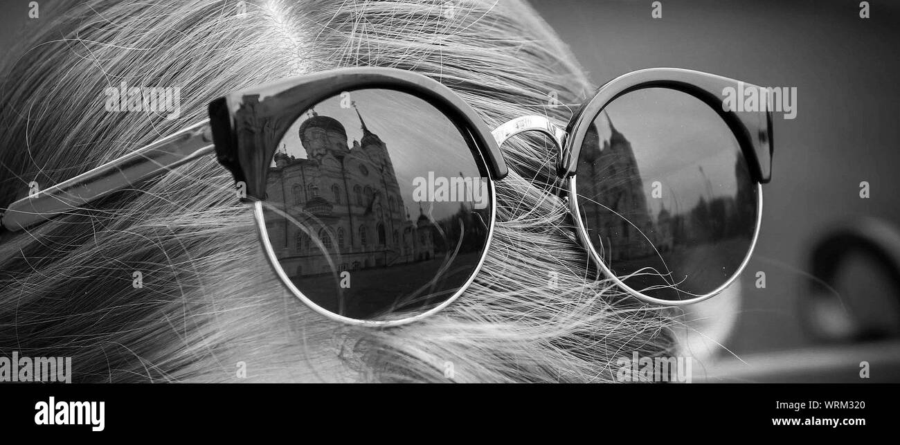 Reflection on sunglasses Black and White Stock Photos & Images - Alamy