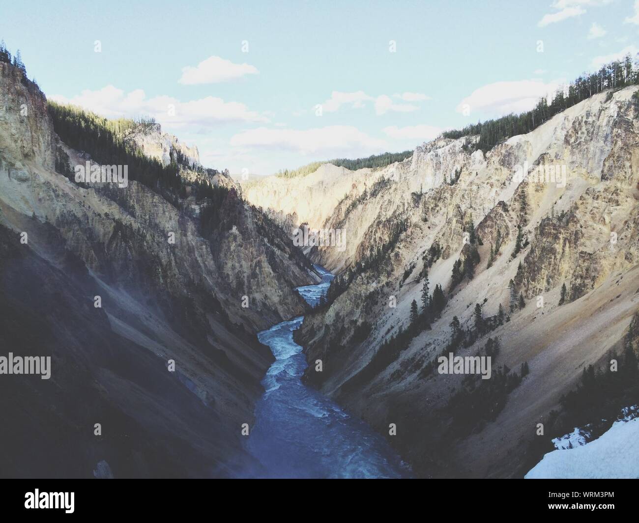 River in between mountains hi-res stock photography and images - Alamy