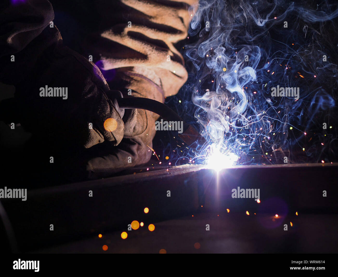 Welding metal beam hi-res stock photography and images - Alamy