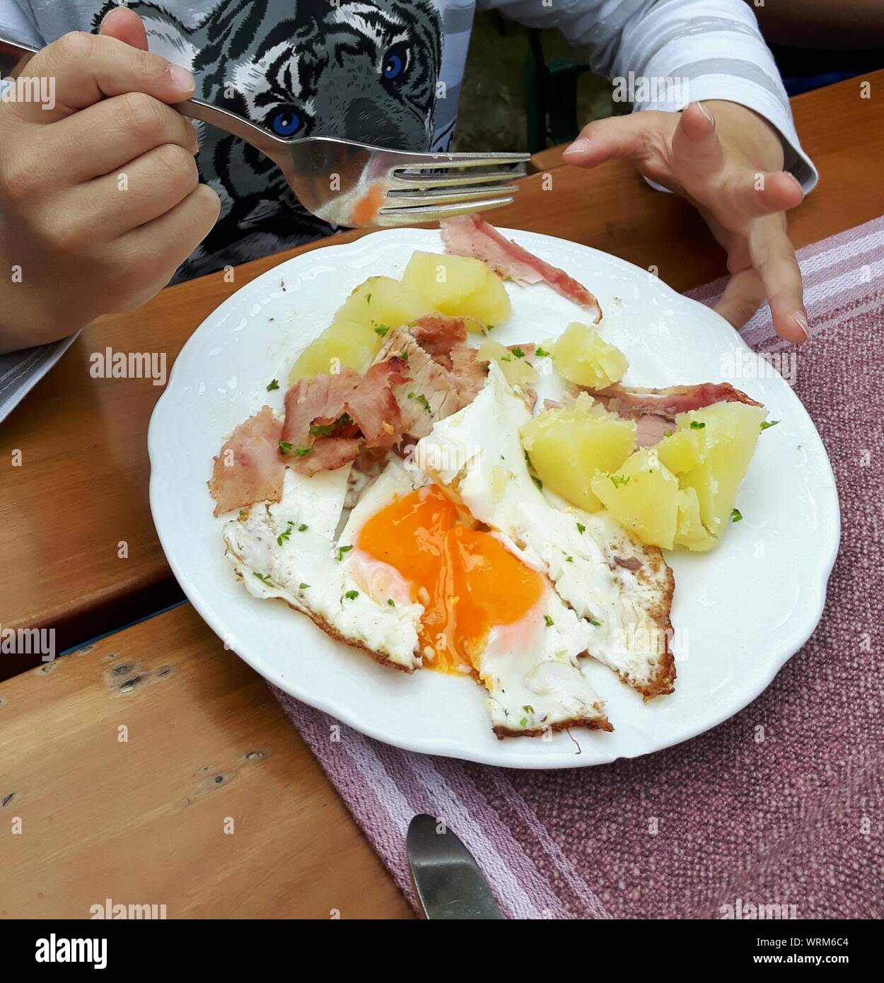 Man serving breakfast hi-res stock photography and images - Alamy