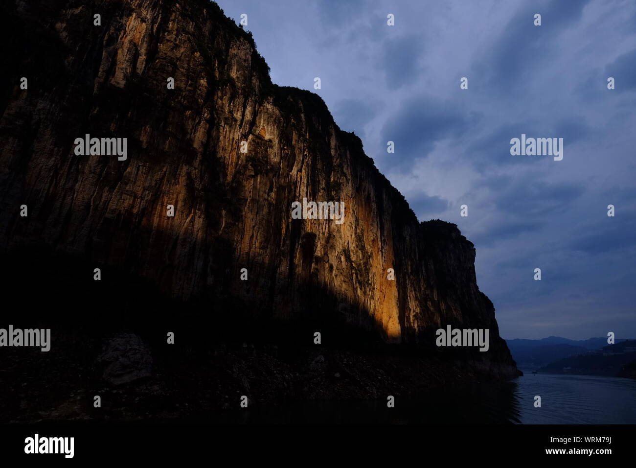 Cliff and river hi-res stock photography and images - Alamy