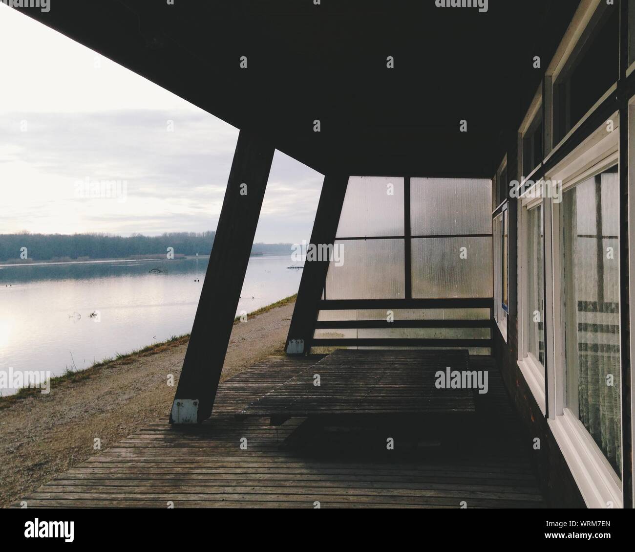 Lakeside terrace hi-res stock photography and images - Alamy