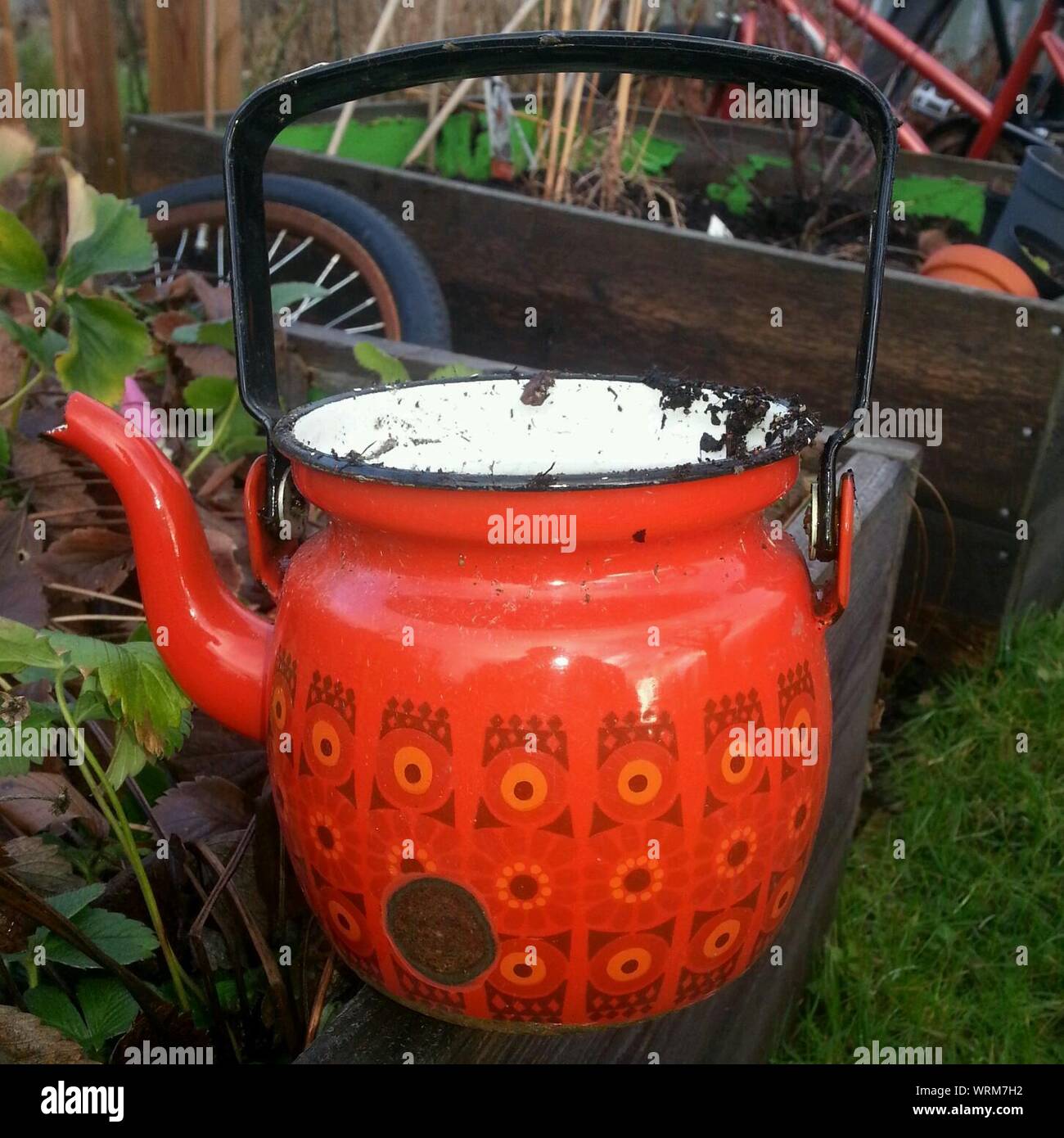 Garden kettle hi-res stock photography and images - Alamy