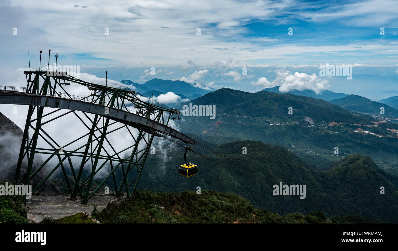Vietnam Sapa Fansipan Cable Car station on 3000m Stock Photo - Alamy