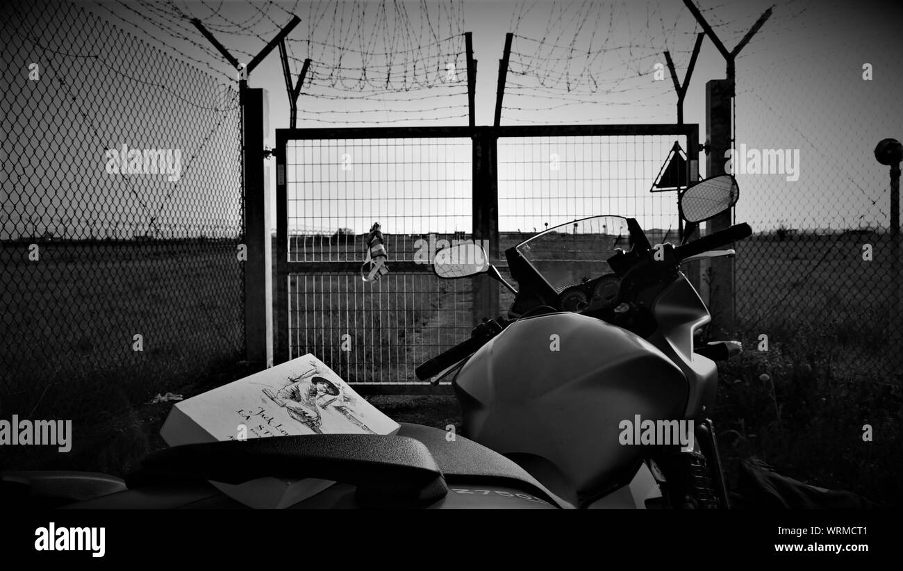 Parked at the gate hi-res stock photography and images - Alamy