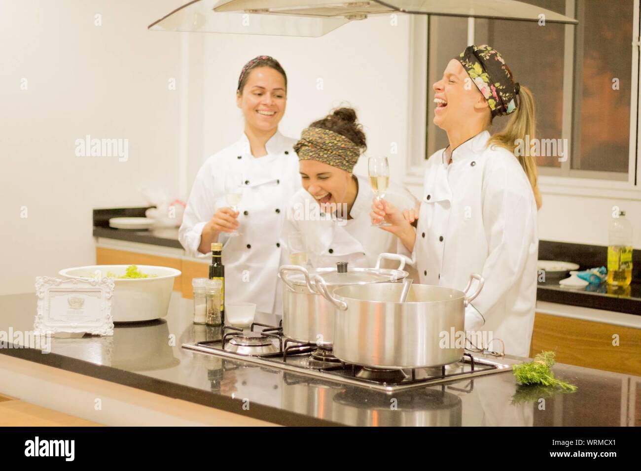 Chefs whites chefs whites hi-res stock photography and images - Alamy