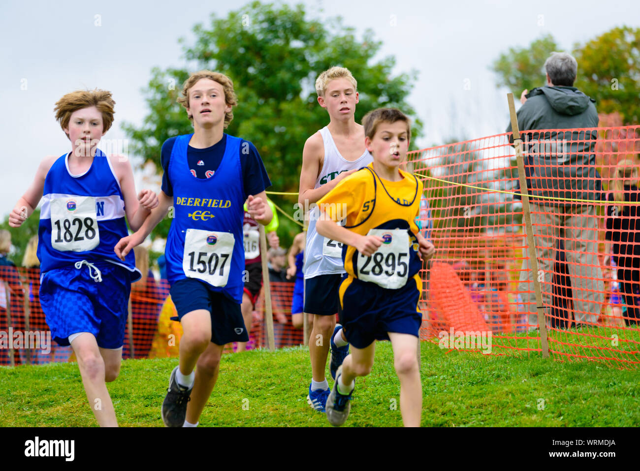 Youth boys cross country running hi-res stock photography and images ...