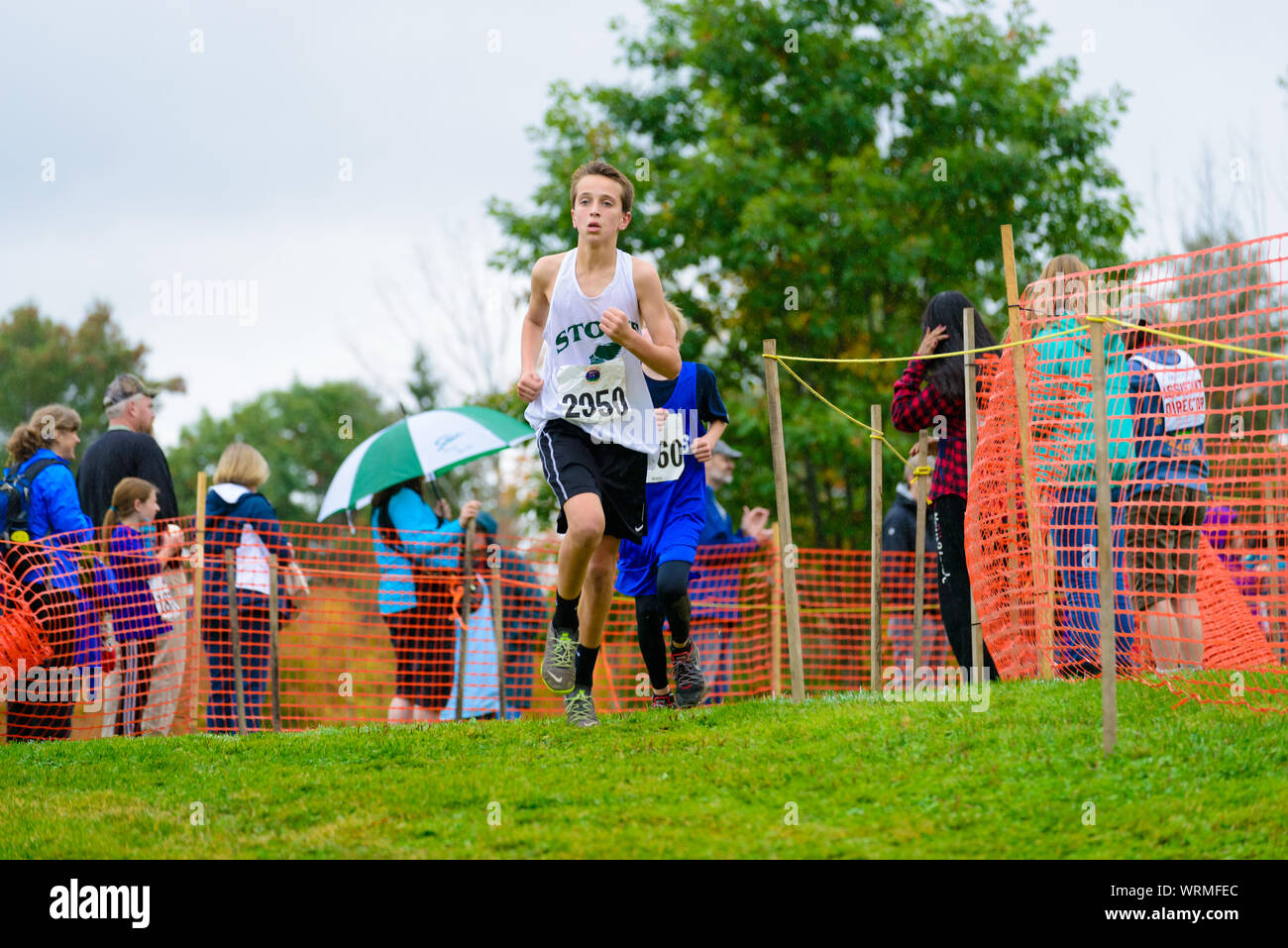 Teen running track hi-res stock photography and images - Alamy