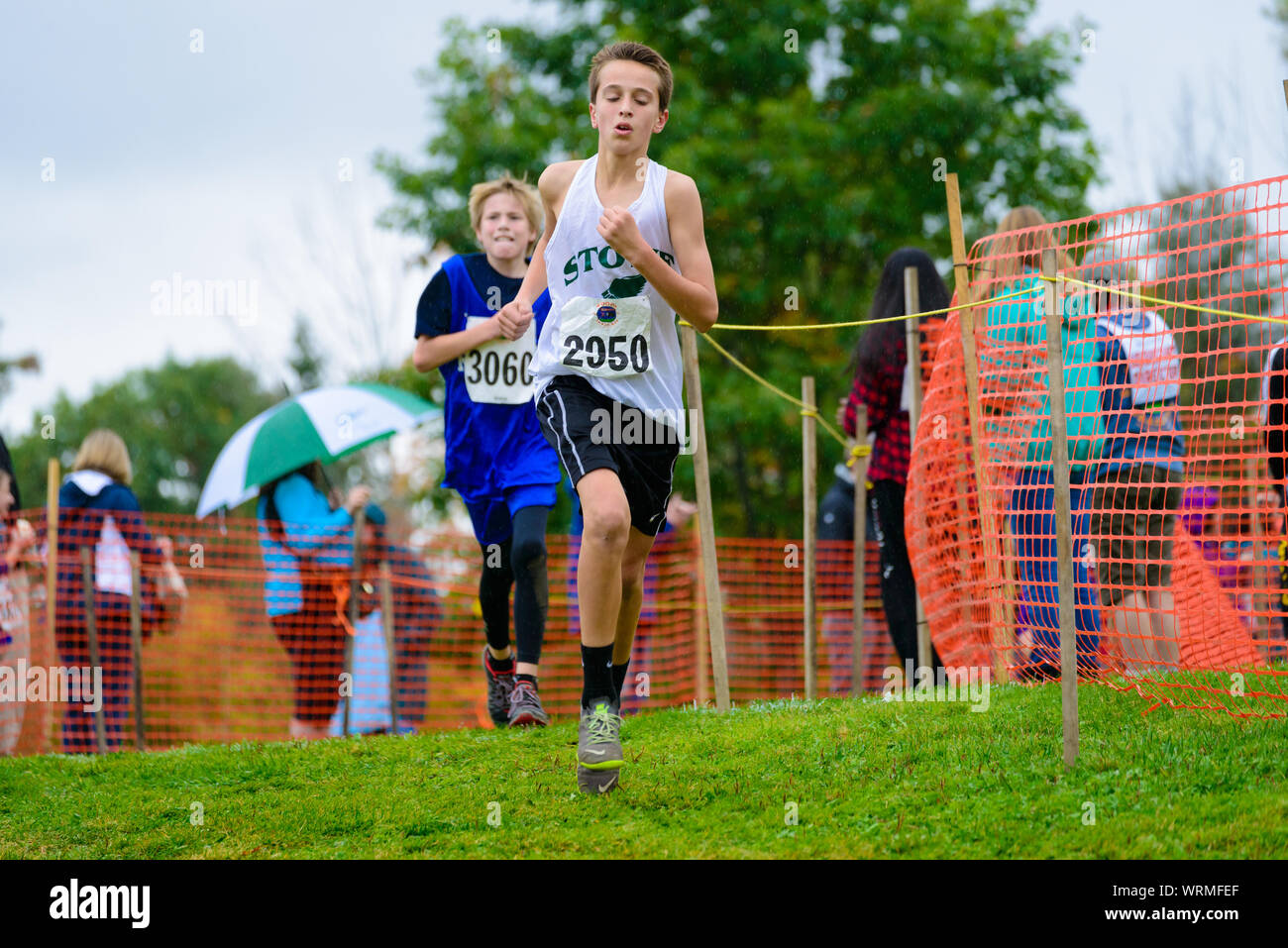Teen running track hi-res stock photography and images - Alamy