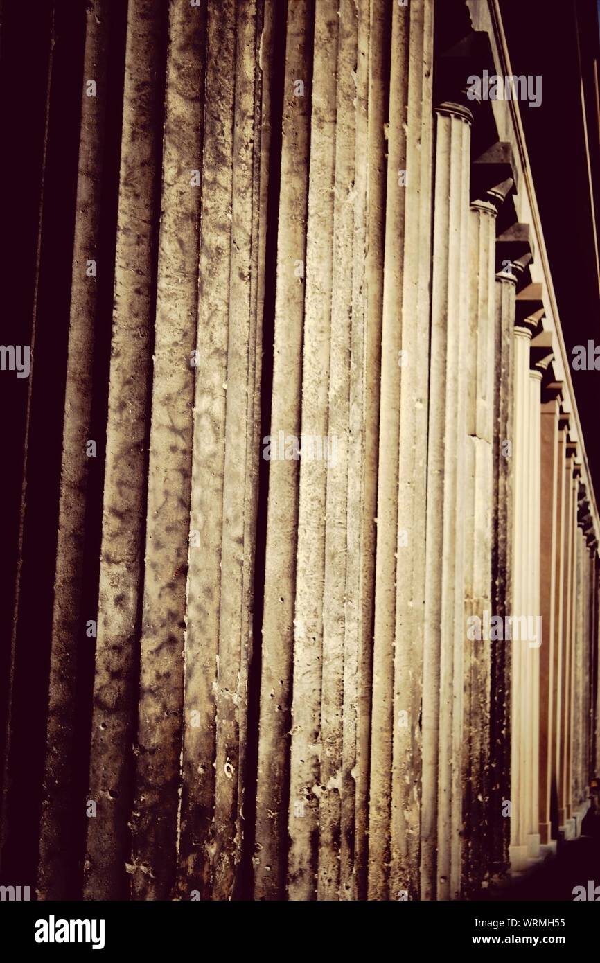 Row pillars hi-res stock photography and images - Alamy