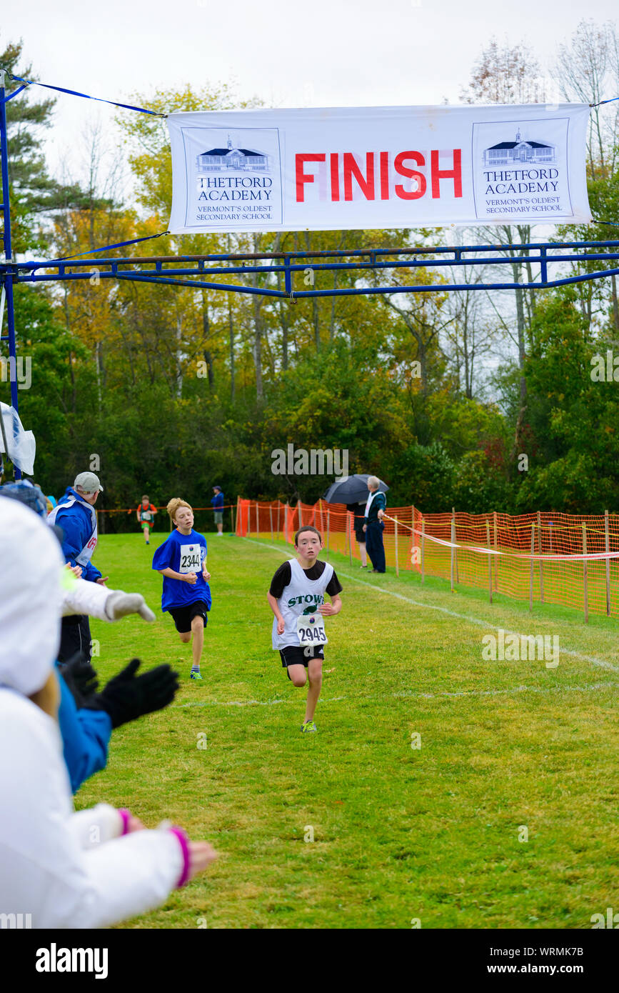 Teenage runner finish line hi-res stock photography and images - Alamy