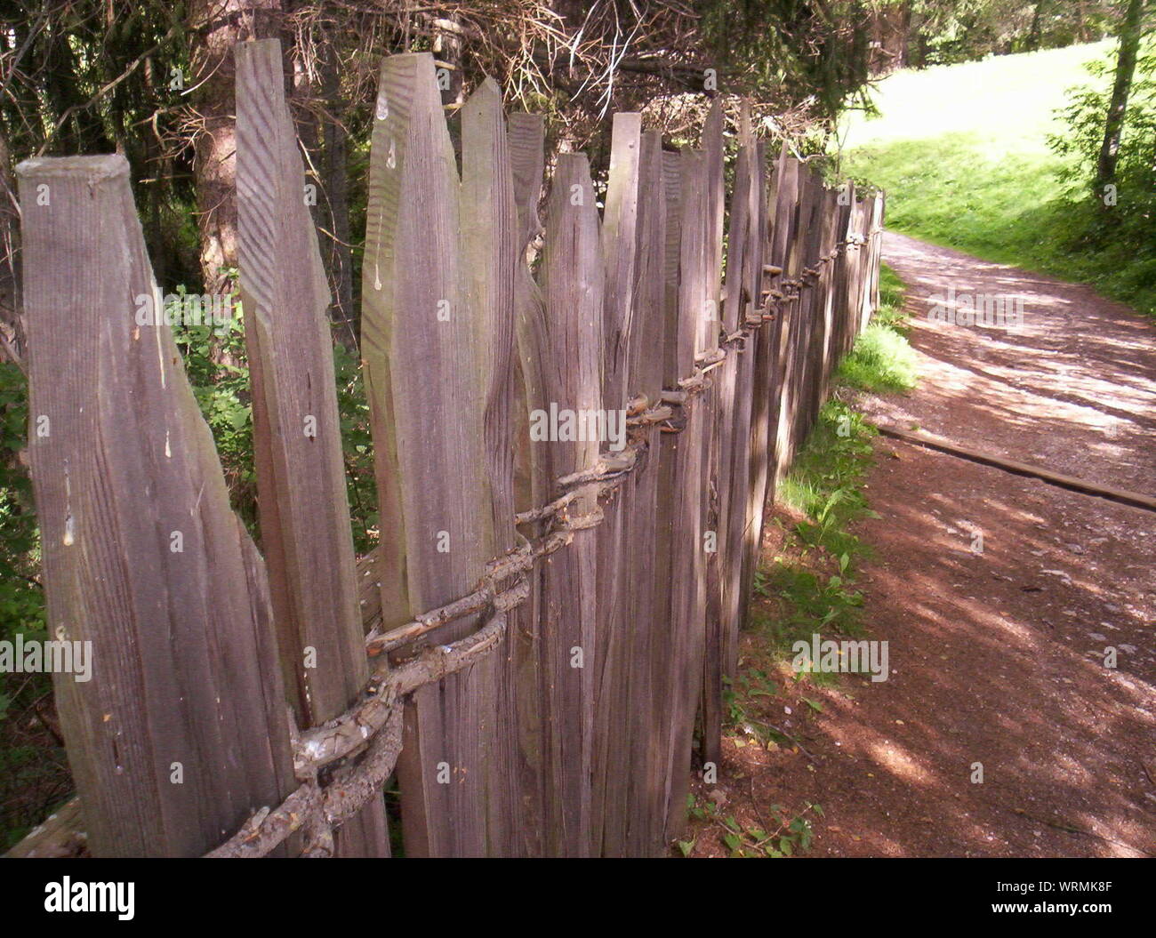 Fence pathway hi-res stock photography and images - Alamy